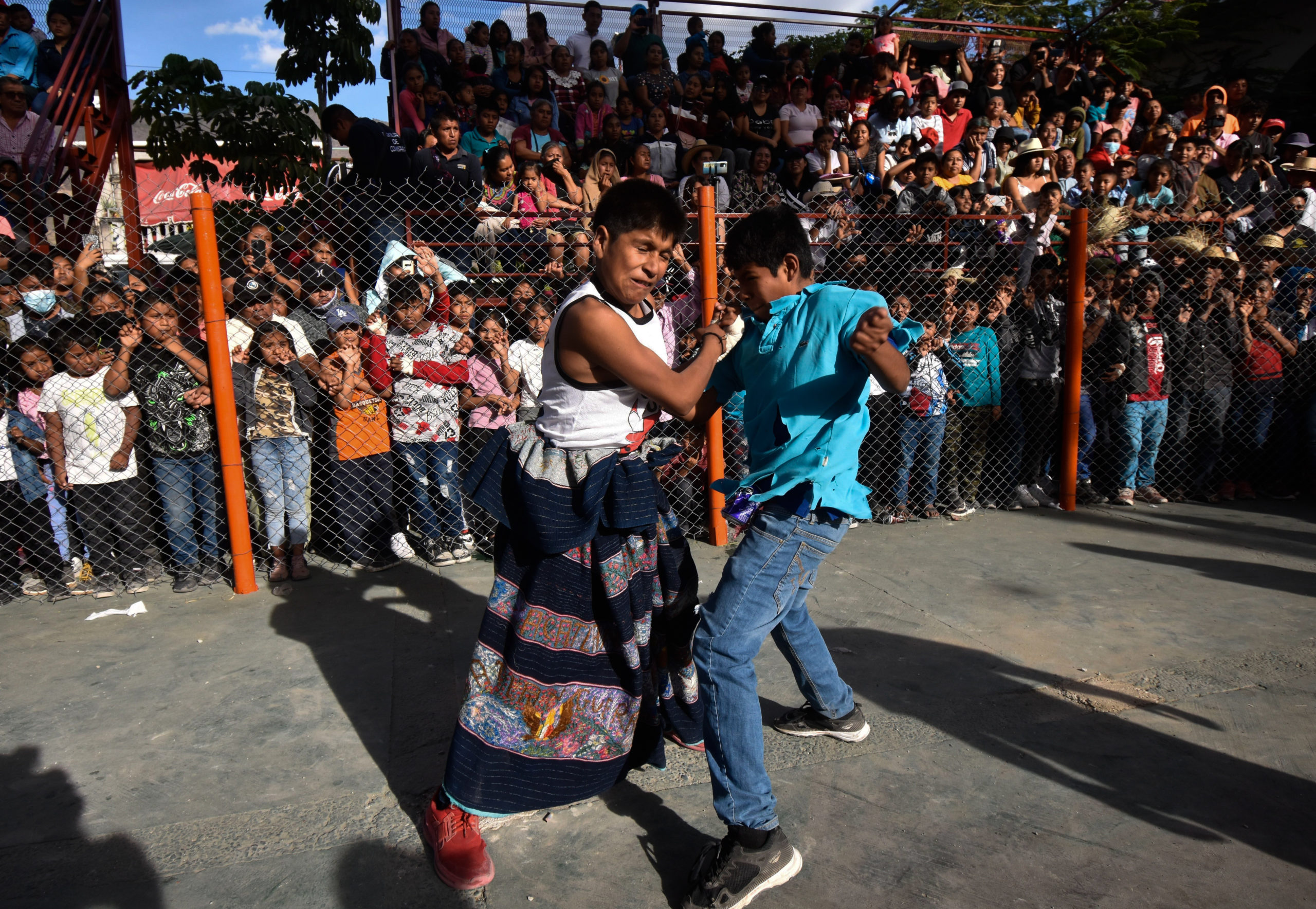 Entre sudor y golpes celebran la Pelea de Xochimilcas - Revista Cuartoscuro